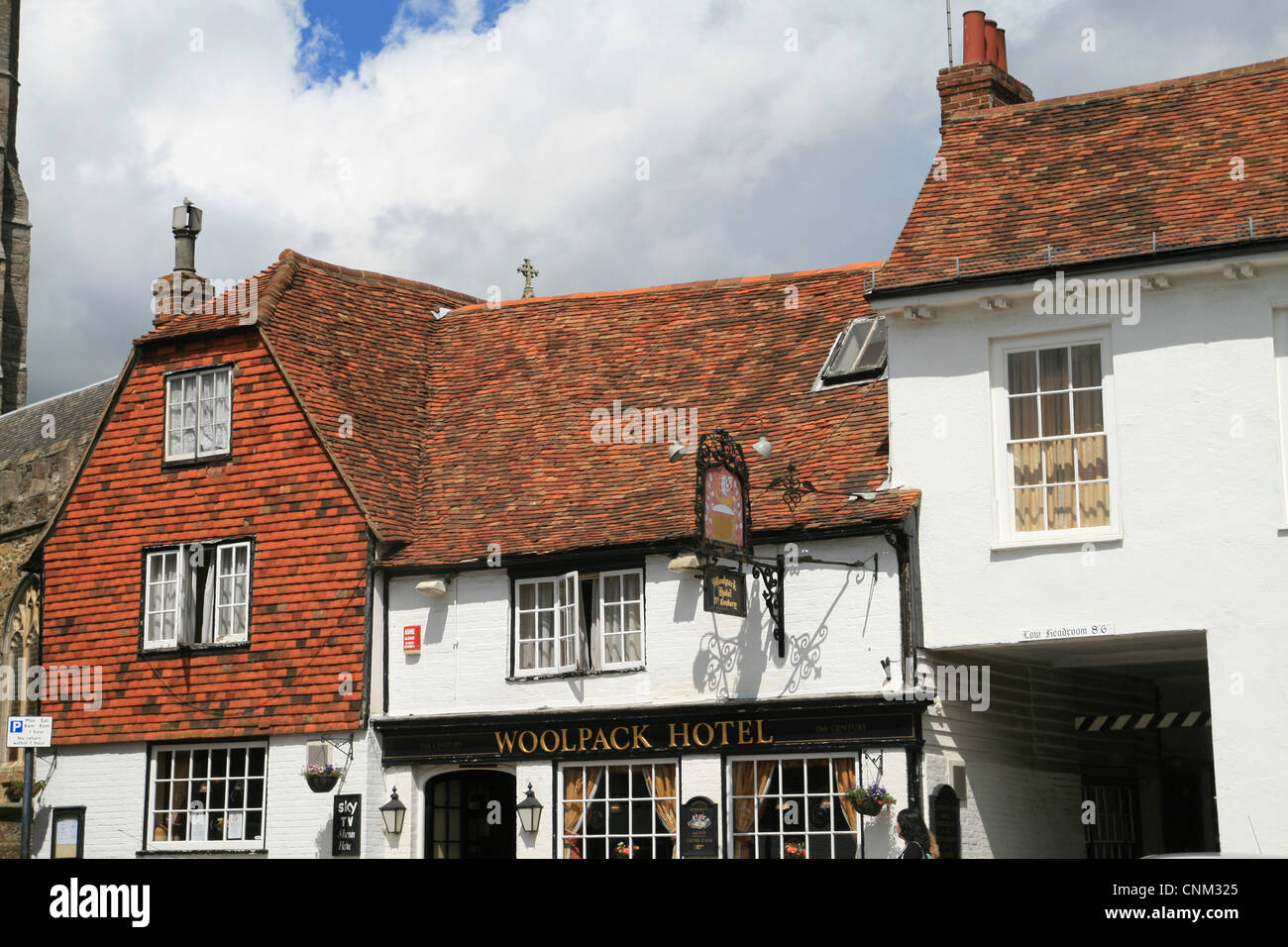 Woolpack hotel 15th century hi-res stock photography and images - Alamy