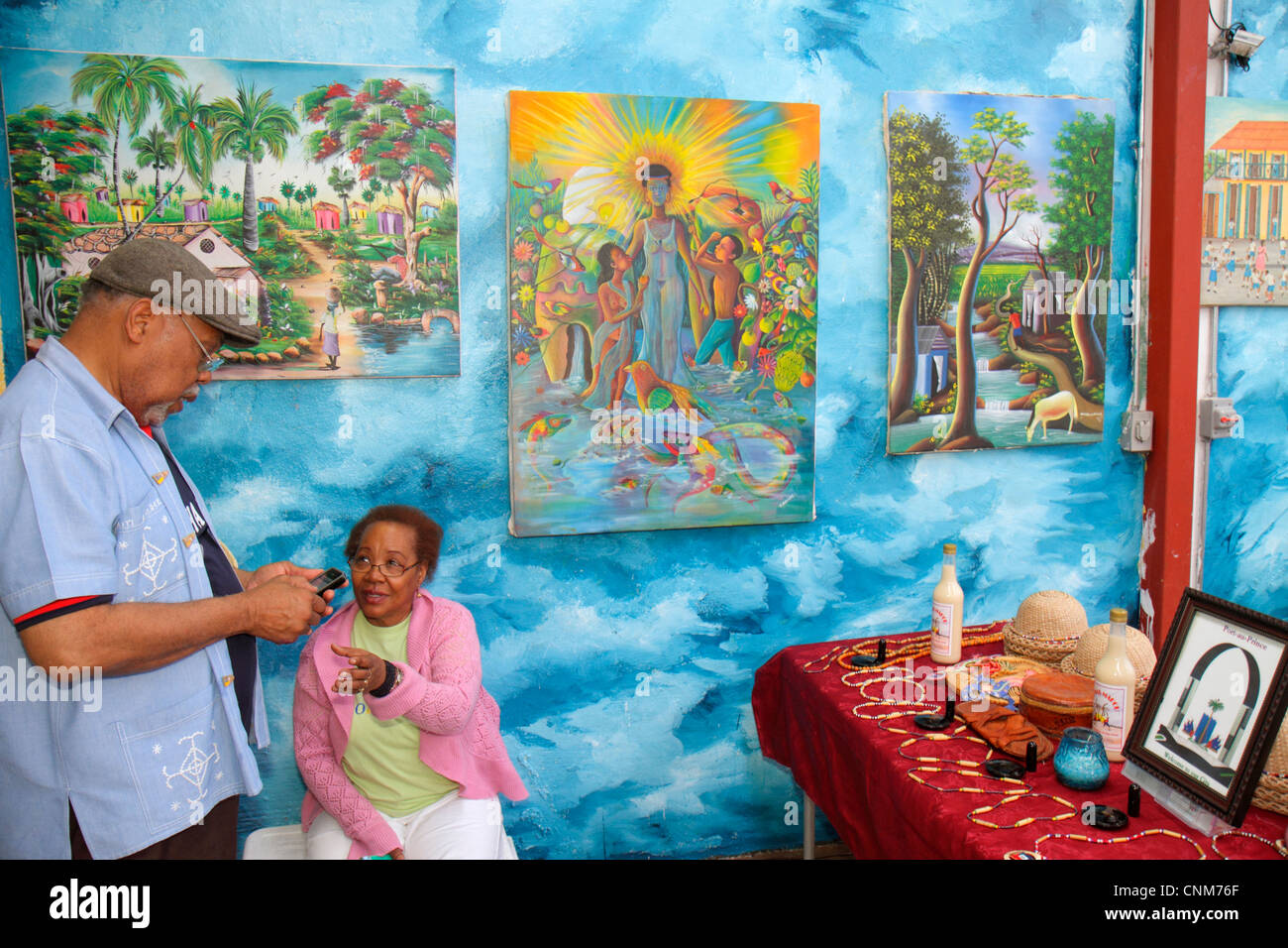 Community libreri mapou book store hi-res stock photography and images ...