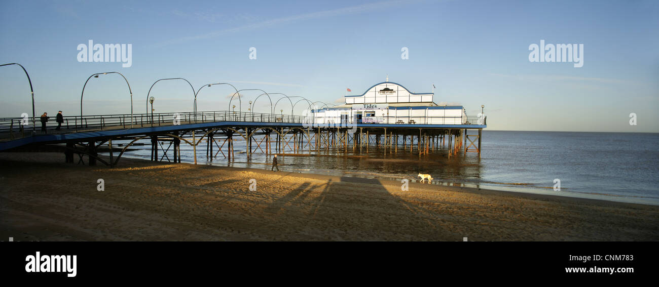 Cleethorpes pier and promenade hi-res stock photography and images - Alamy