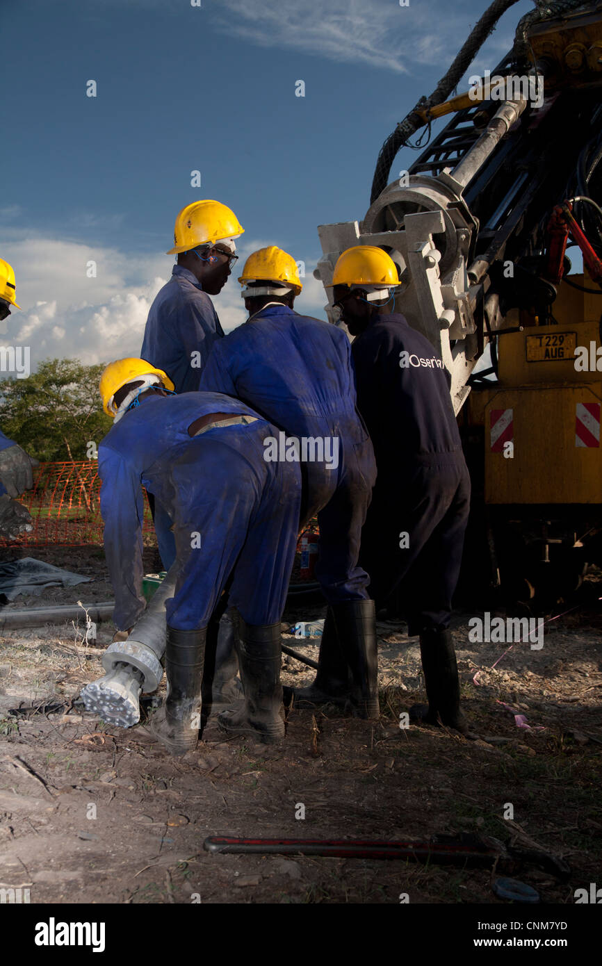 Kenyan drillers offside assistants changing reverse circulation drill ...