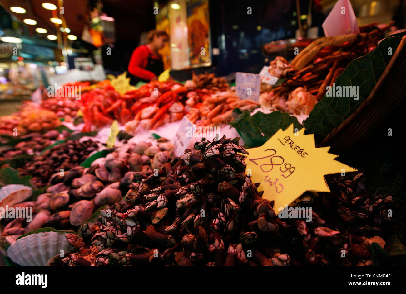 Shellfish in market stall inside hi-res stock photography and images ...