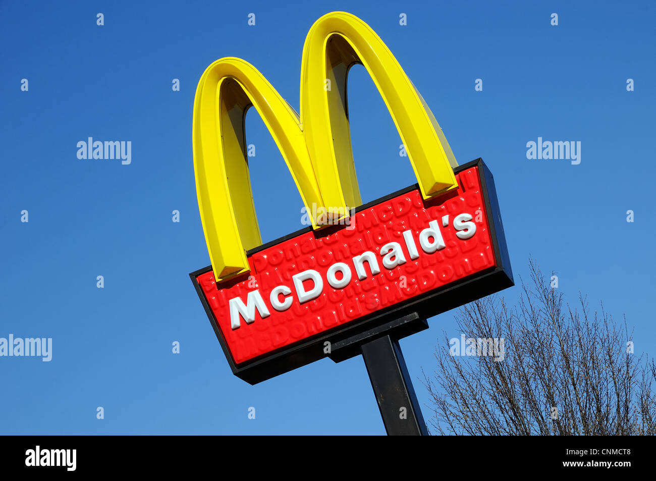 Mcdonalds sign uk hi-res stock photography and images - Alamy