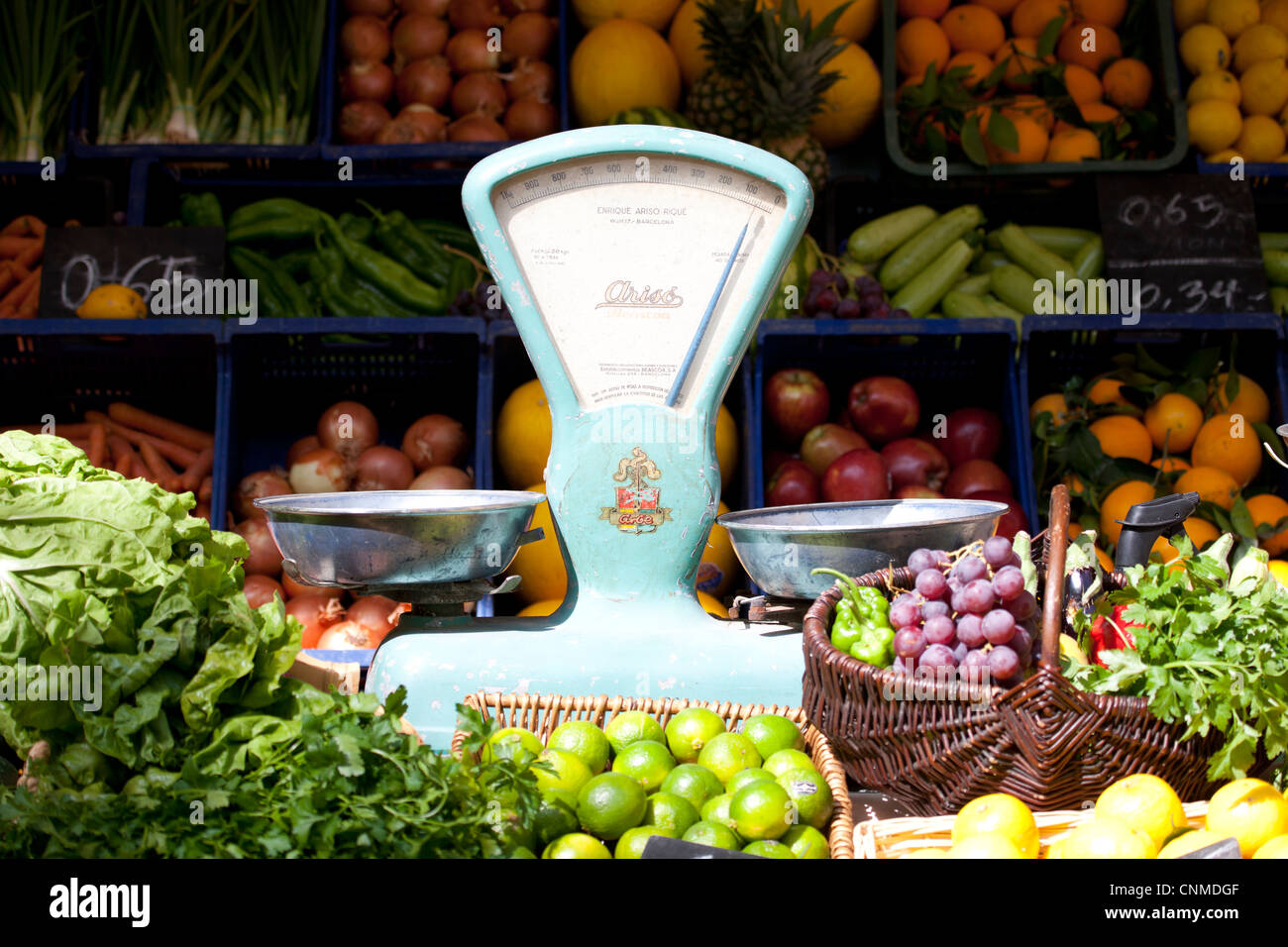 Food measurement scales hi-res stock photography and images - Alamy