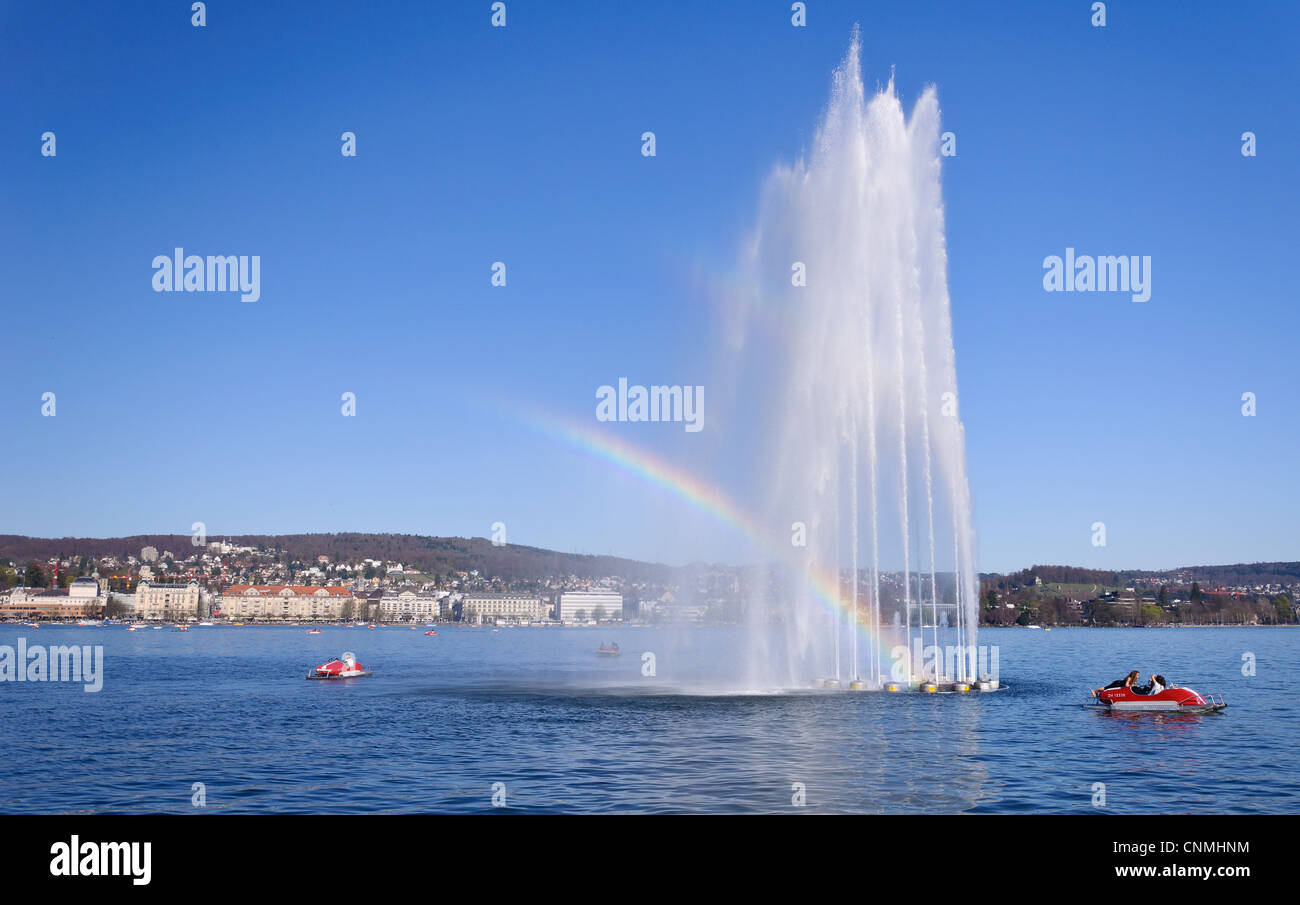 Lake Zurich fountain Stock Photo - Alamy