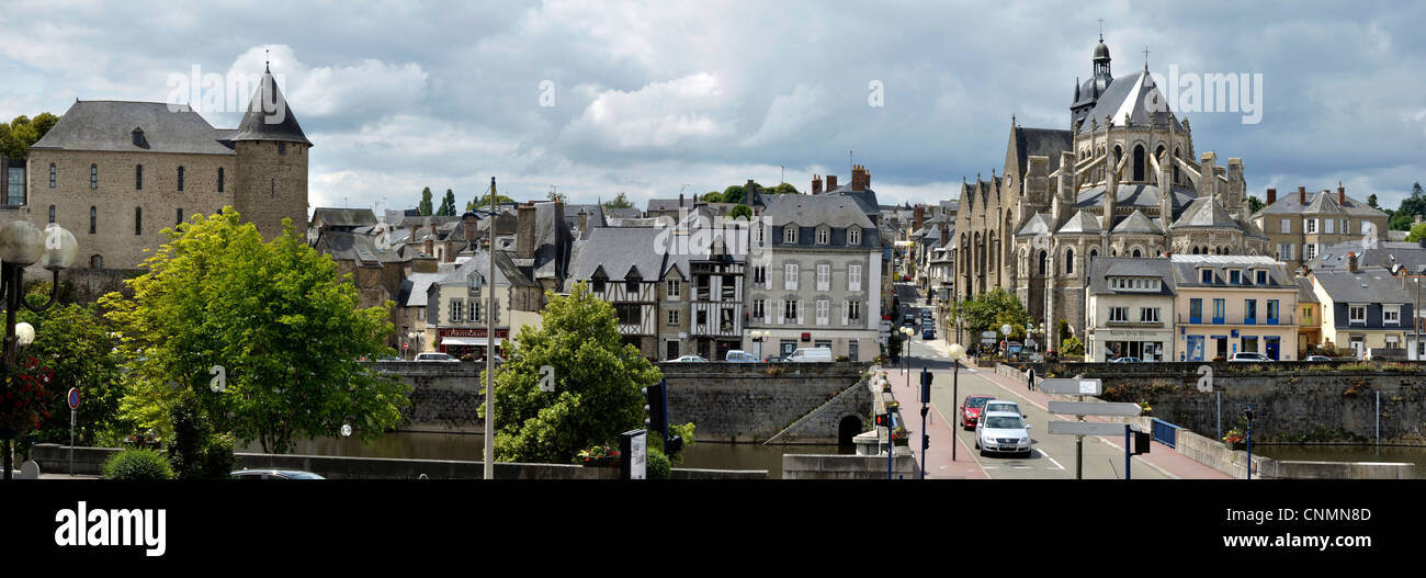 Mayenne city castle river la hi-res stock photography and images - Alamy