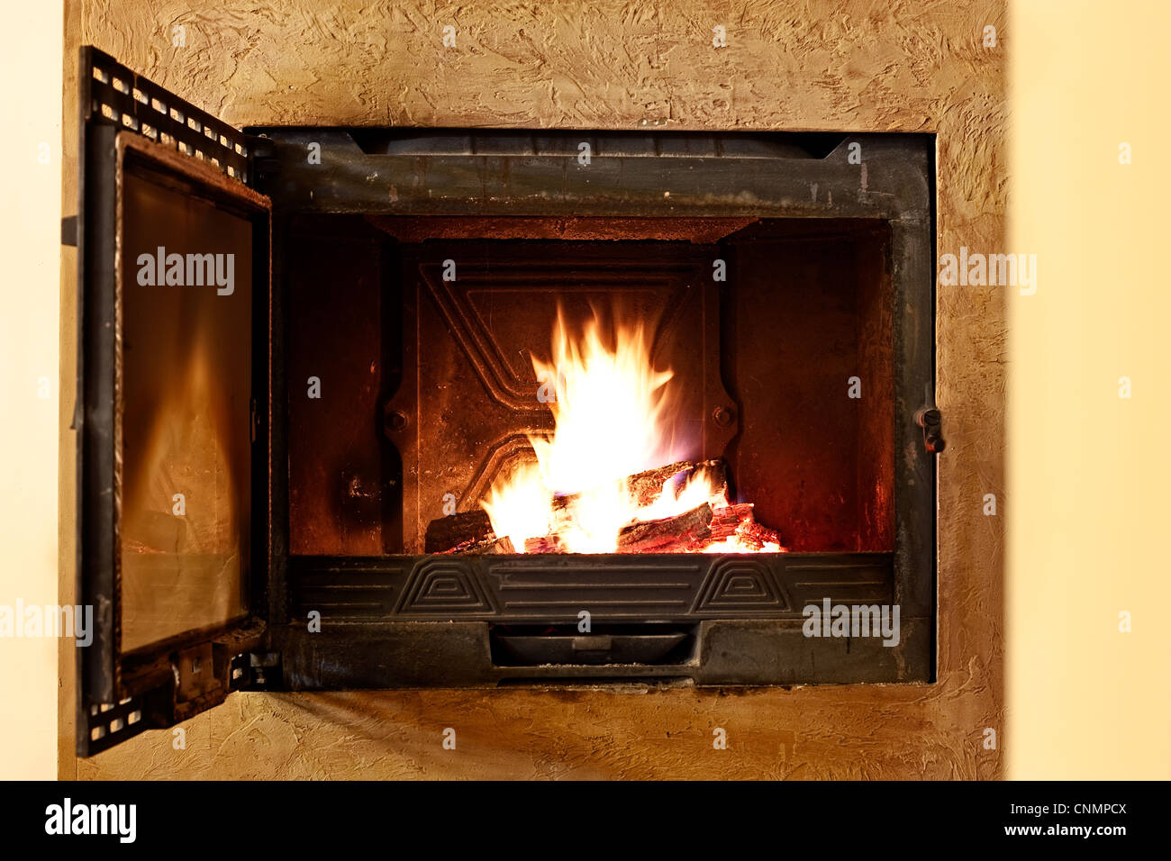 Log fire glowing in open hi-res stock photography and images - Alamy