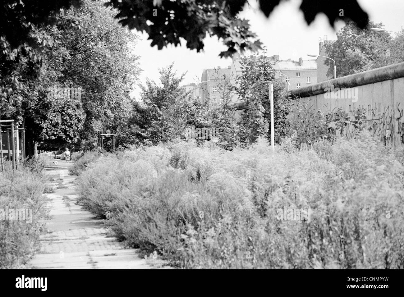 The Berlin Wall at Bernauer Strasse Stock Photo - Alamy