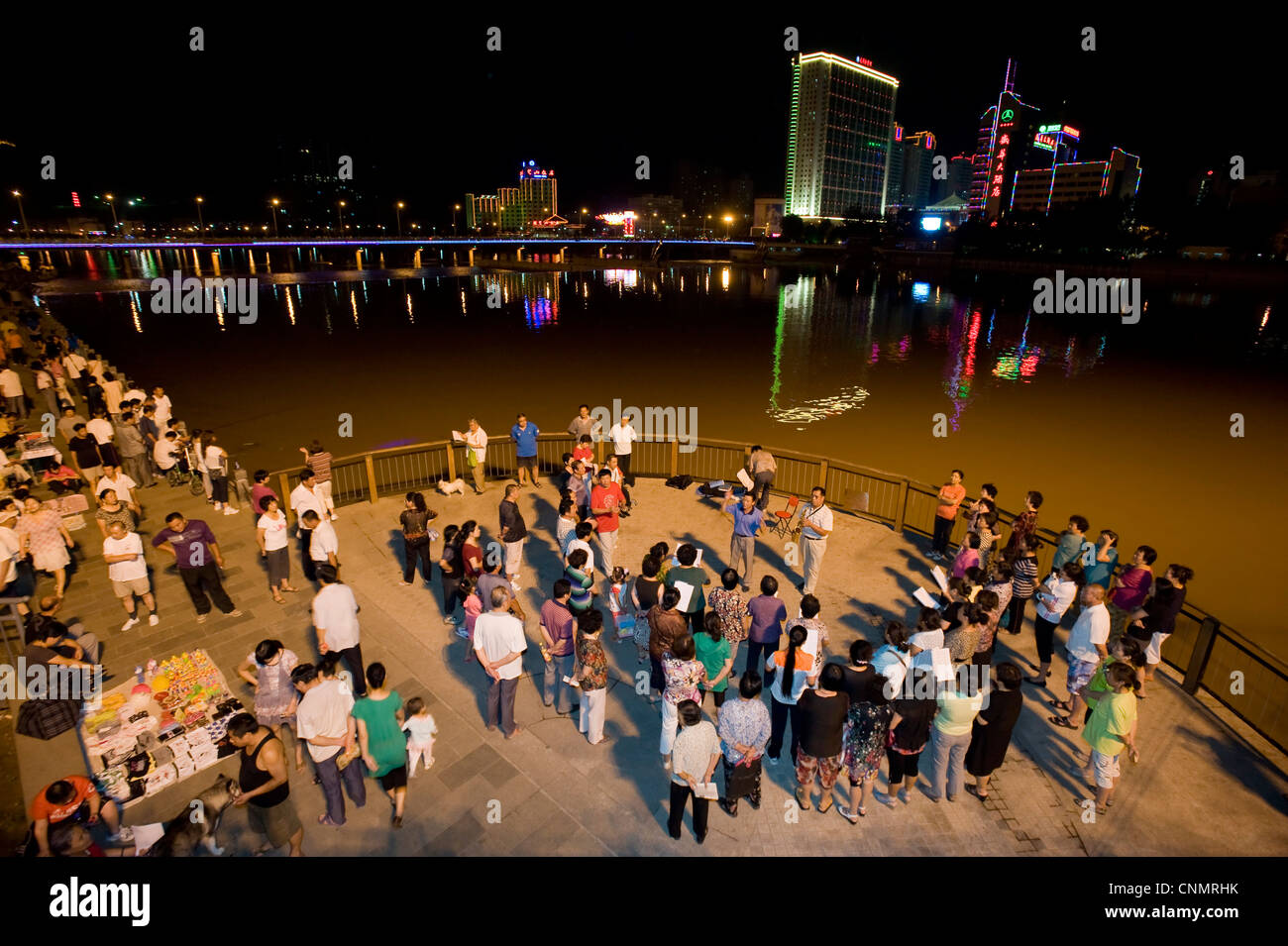 Local Chinese people on the banks of the Wulie River to sing ...