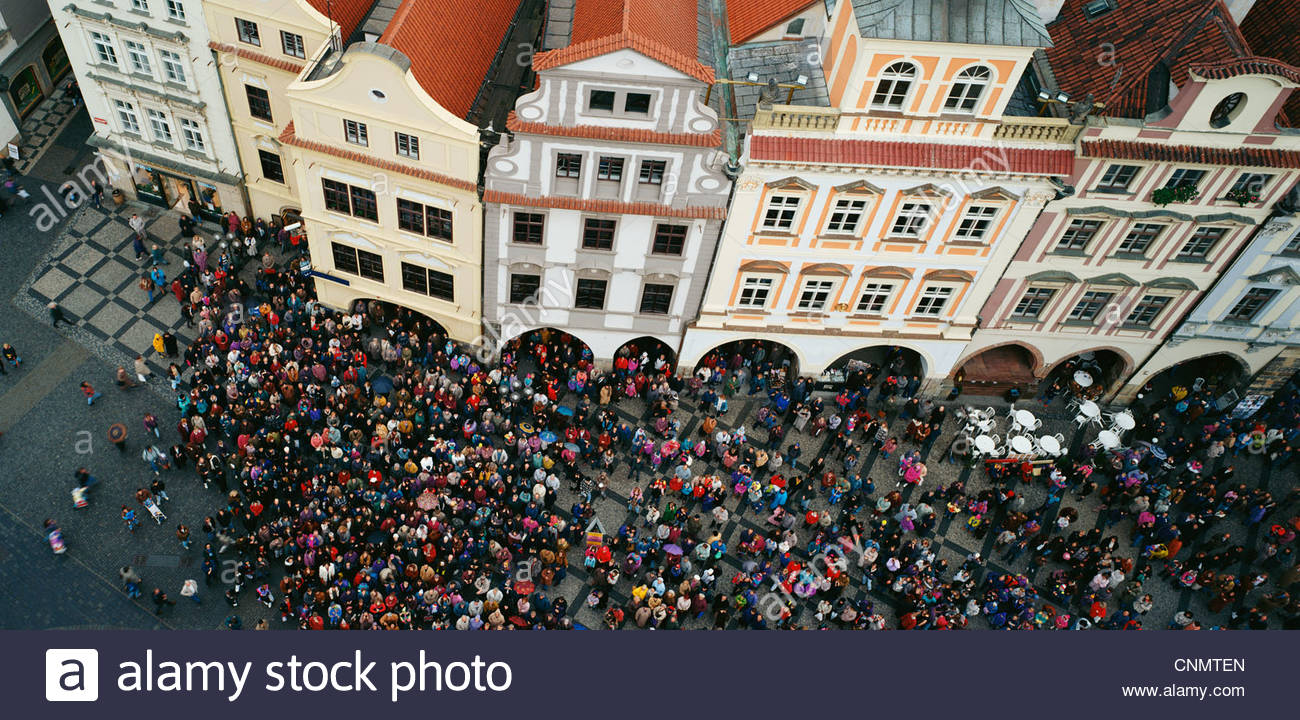 Overhead Crowd Stock Photos & Overhead Crowd Stock Images - Alamy