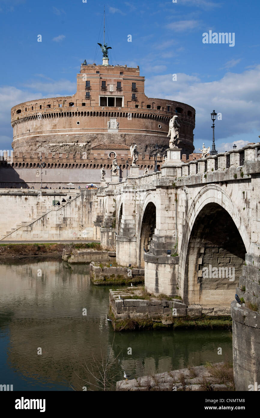 City view of Rome, Italy with old buildings, monuments, art. Roma ...