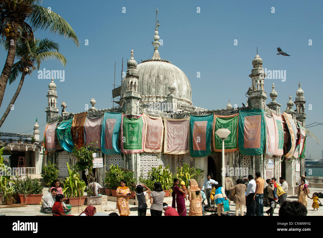 Haji Ali Dargah, pilgrims, India, Islamic shrine Stock Photo - Alamy