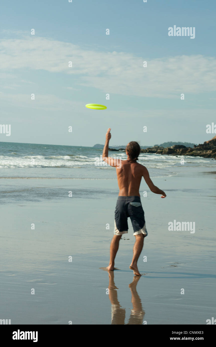 Frisbee silhouette hi-res stock photography and images - Alamy