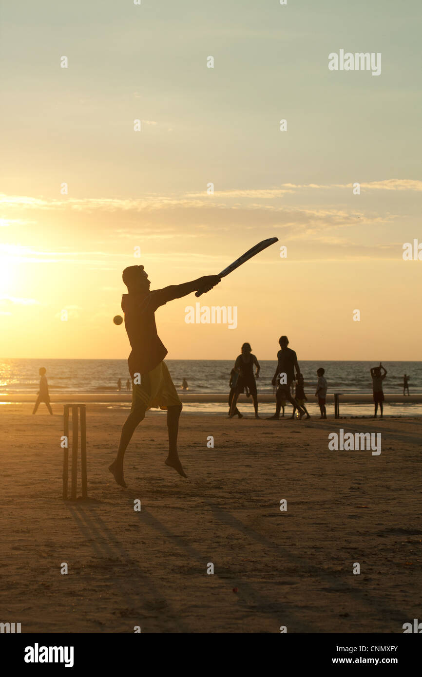Cricket players in motion hi-res stock photography and images - Alamy