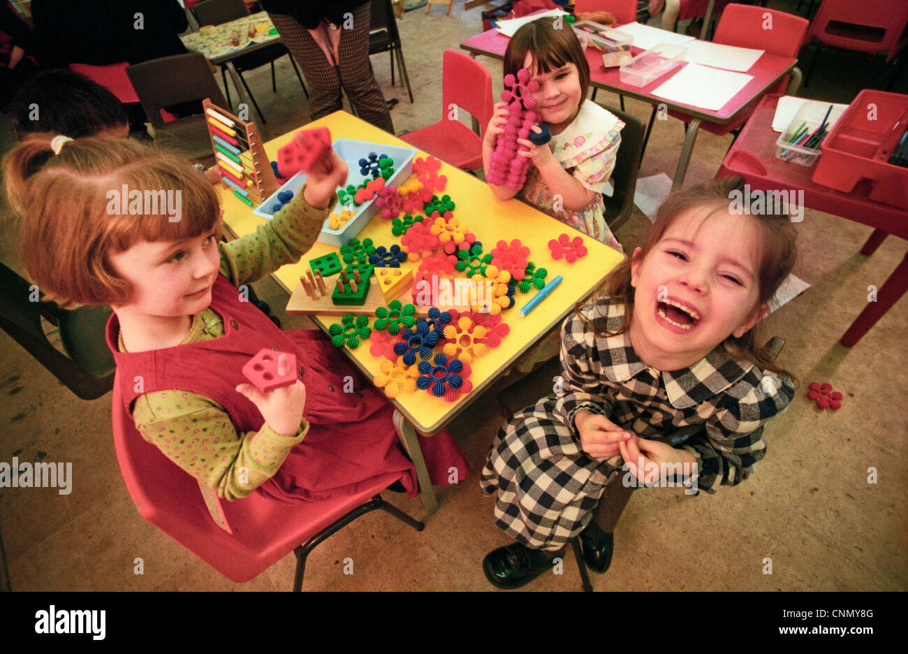School children playing uk hi-res stock photography and images - Alamy
