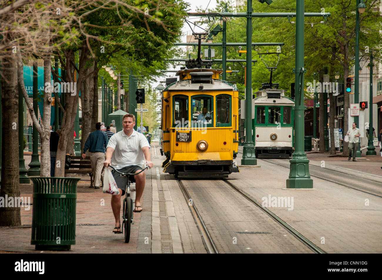 Memphis' Main Street Trolley with authentic vintage trolley cars Stock ...