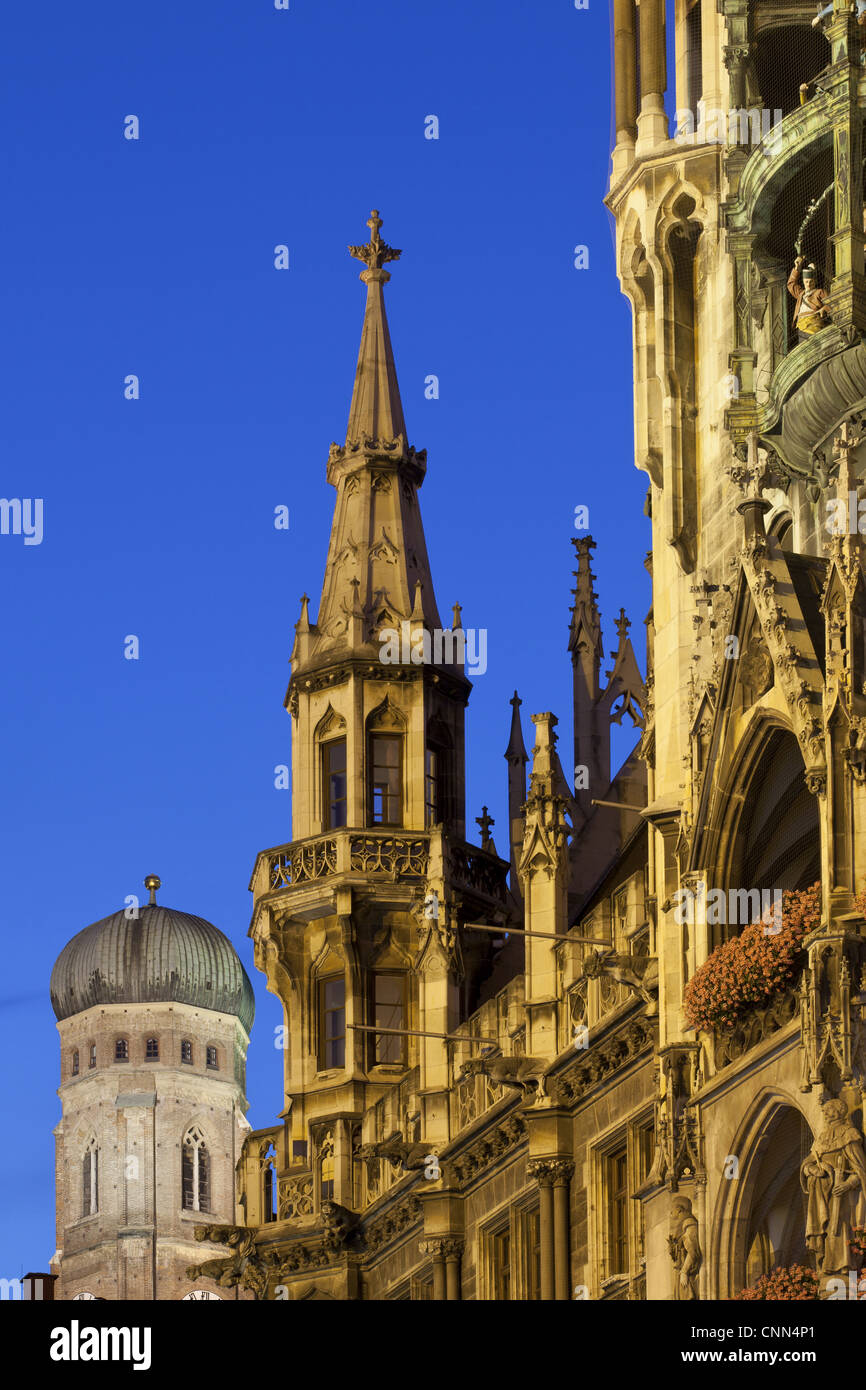 City hall and church at night, New City Hall, Frauenkirche, Marienplatz ...