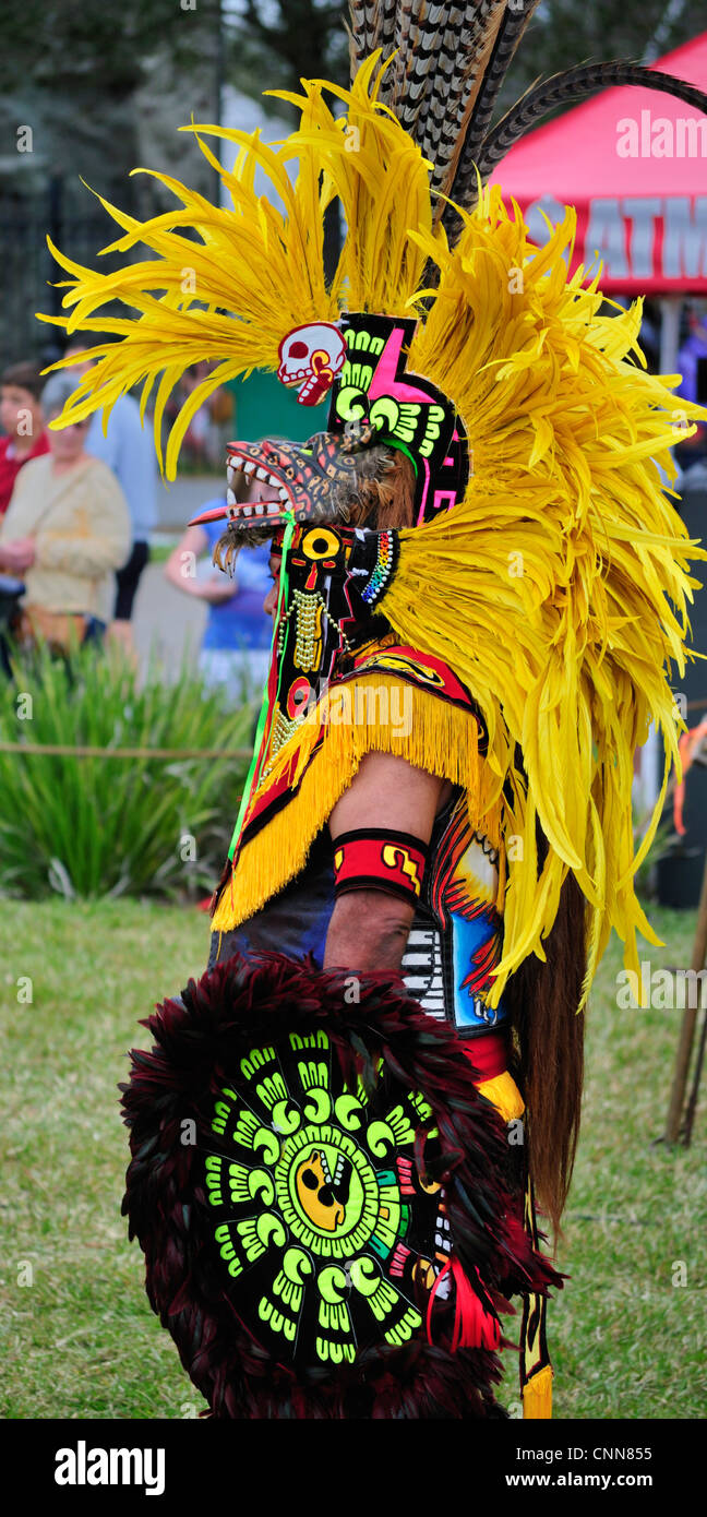A traditional Aztec Fire Dancer from Mexico City (Tloke Nahuake) at the ...