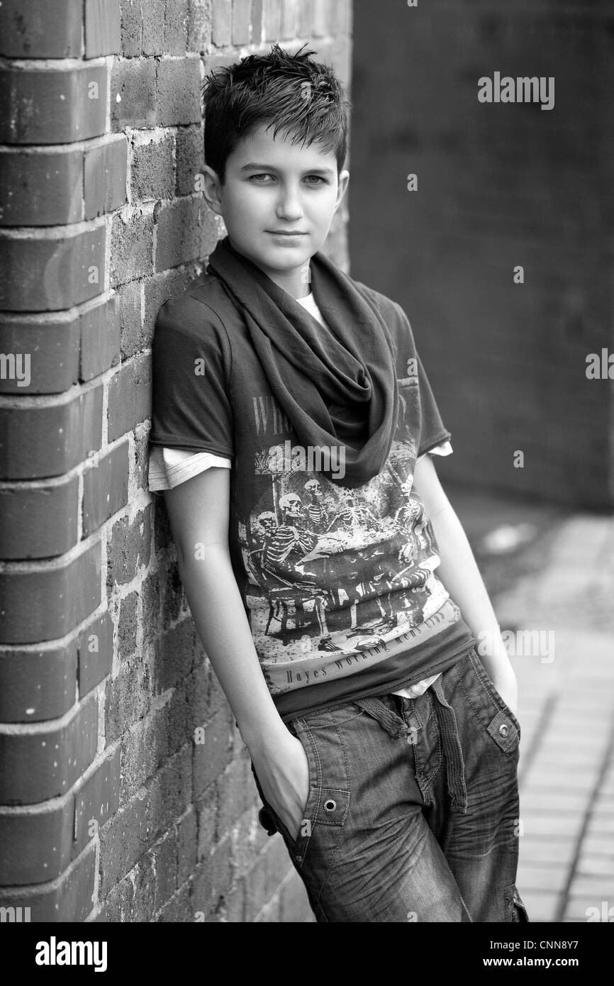 Models urban setting hi-res stock photography and images - Alamy