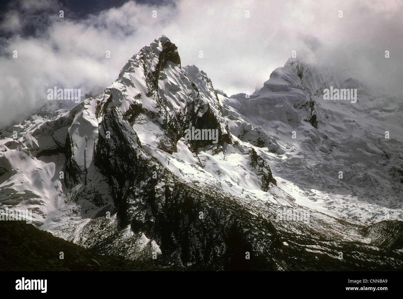 Jagged snow capped peaks, Cordillera Blanca, Andes mountains, Peru ...