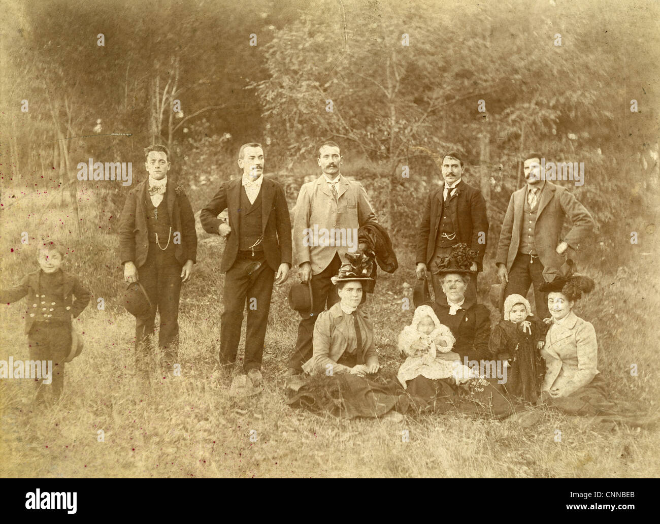Family photograph 1900 hi-res stock photography and images - Alamy