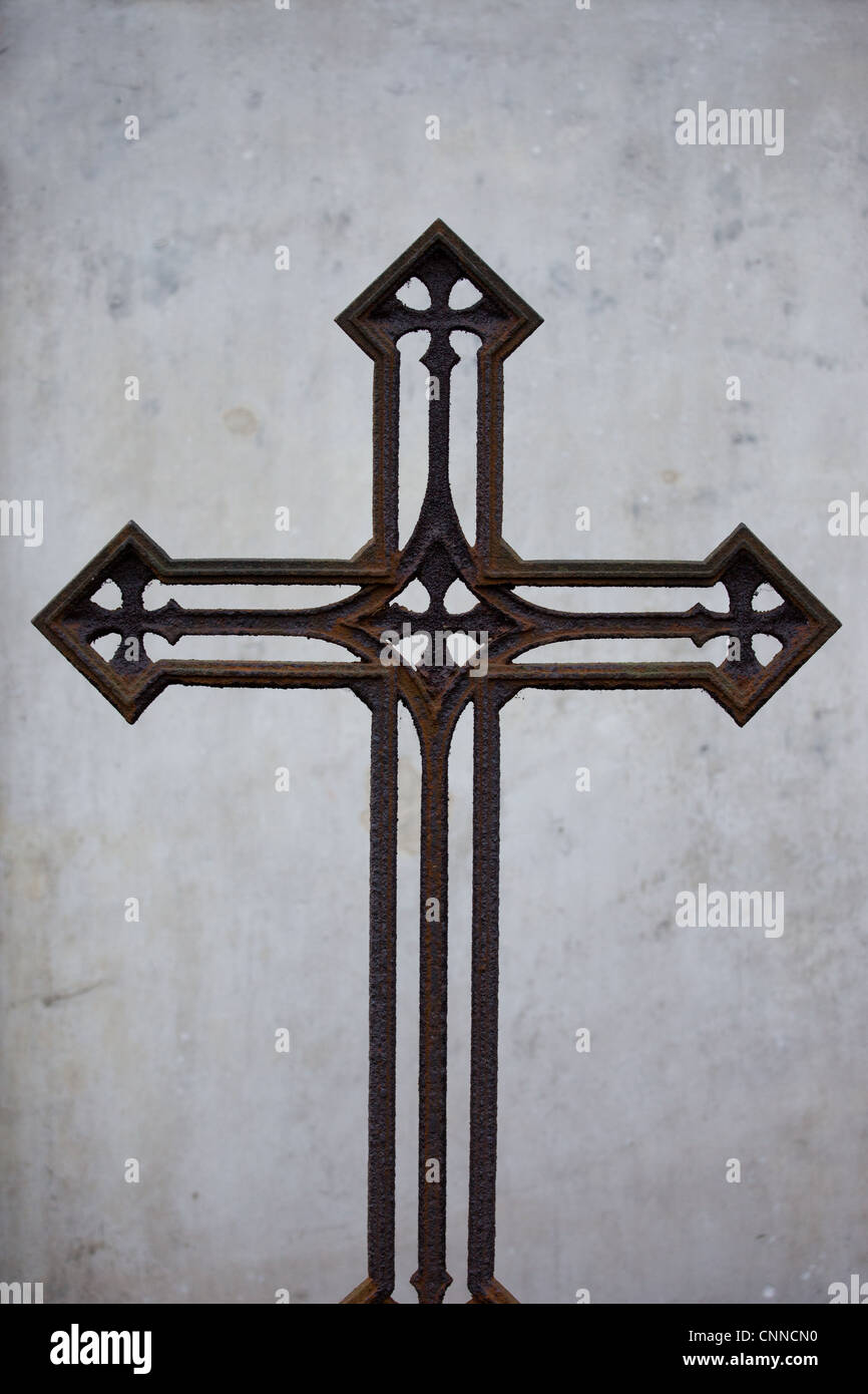 Rusty old cross hi-res stock photography and images - Alamy