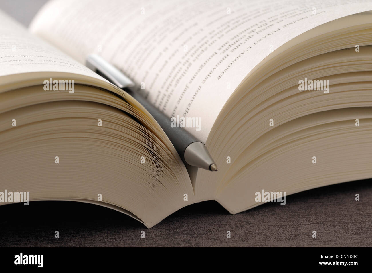 Bookbinding image 1 of 2 hi-res stock photography and images - Alamy