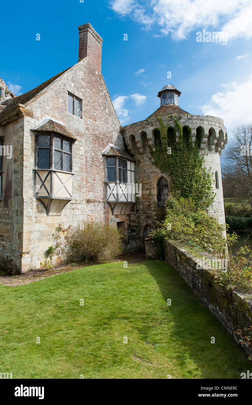 English manor exterior hi-res stock photography and images - Alamy