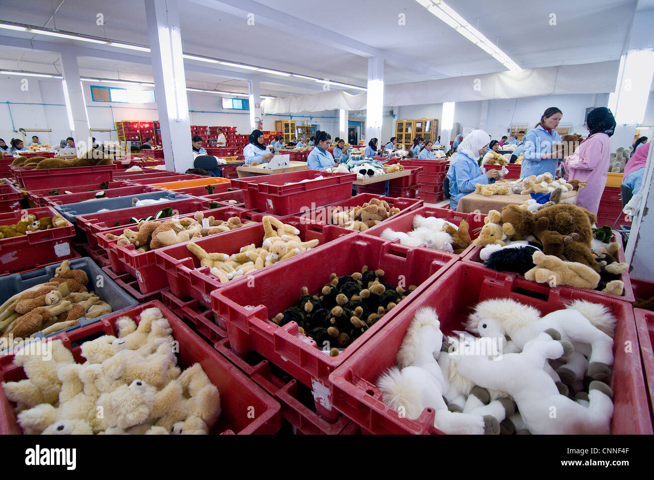 TUNISIA, SIDI BOUZID: 1000 women work in German factory Steiff ...