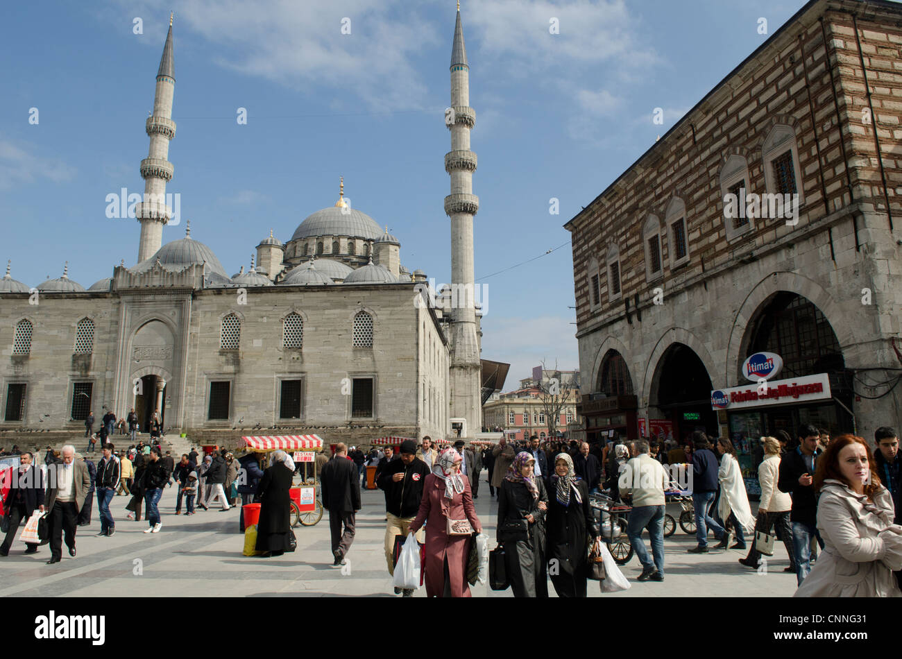 Yeni mosque istanbul hi-res stock photography and images - Alamy
