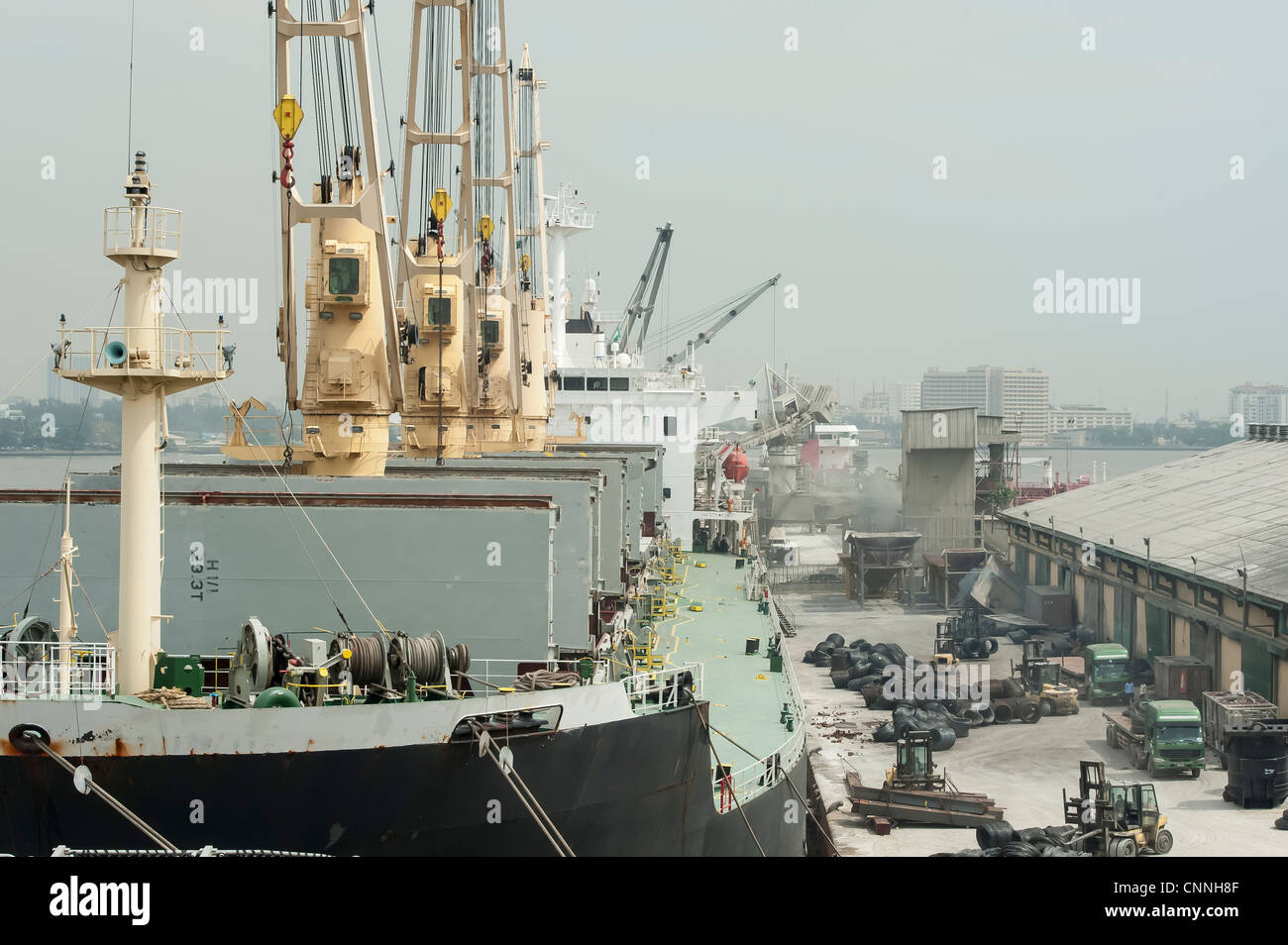 Bulk cargo loading hi-res stock photography and images - Alamy