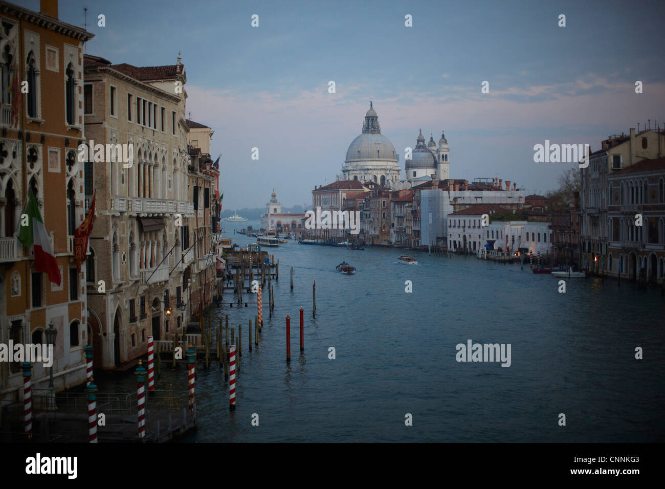 Canal through city hi-res stock photography and images - Alamy