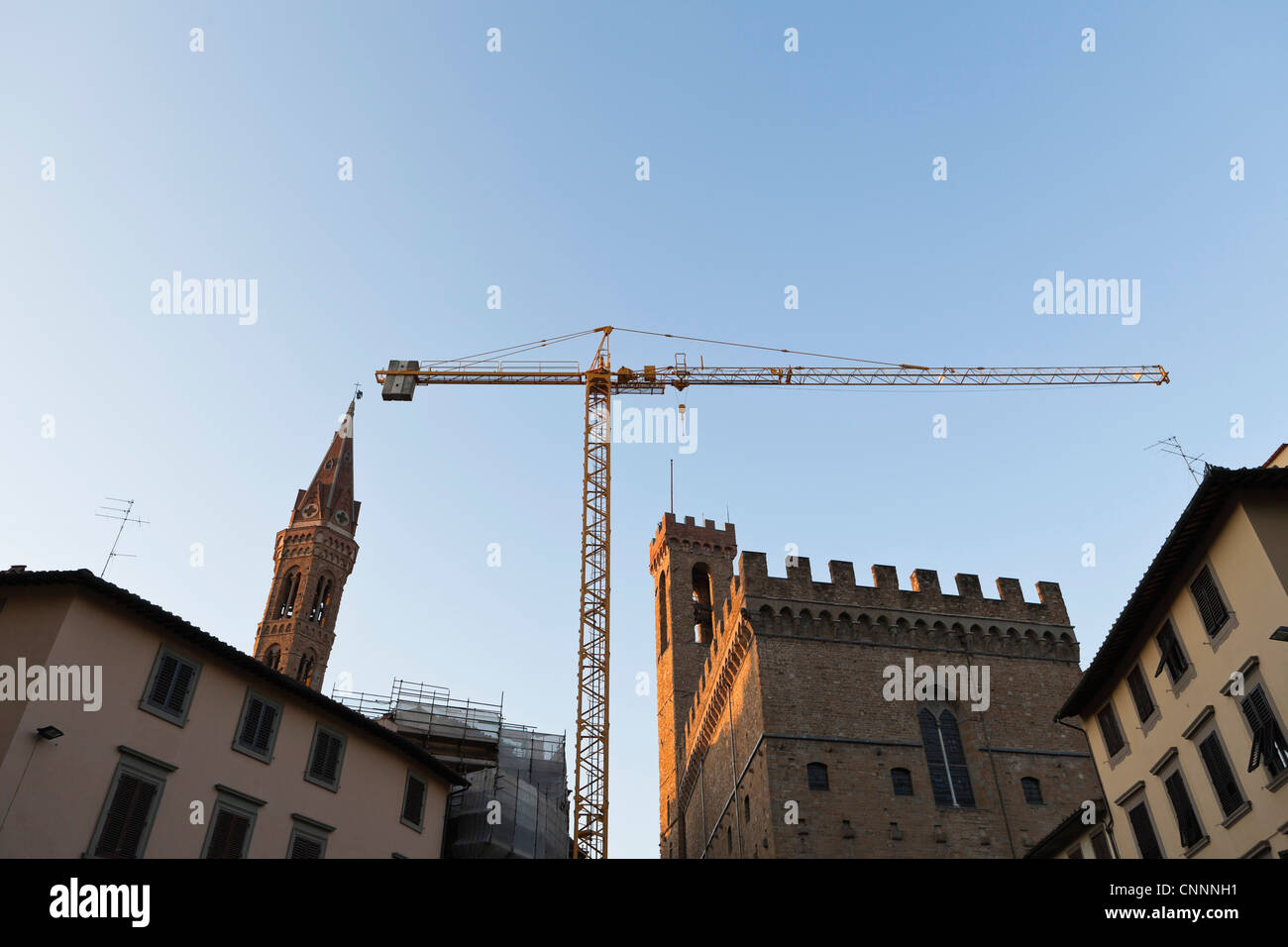 Roman building crane hi-res stock photography and images - Alamy
