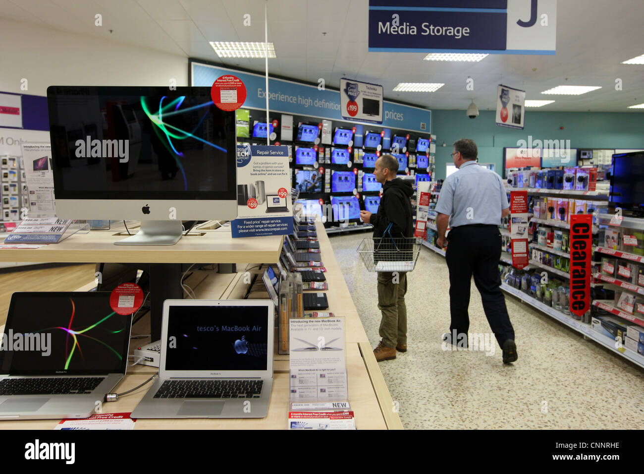 TESCO SUPERMARKET IN BALDOCK HERTFORDSHIRE Stock Photo - Alamy