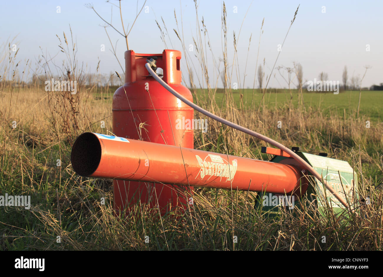 Bird Scarer Stock Photos & Bird Scarer Stock Images - Alamy