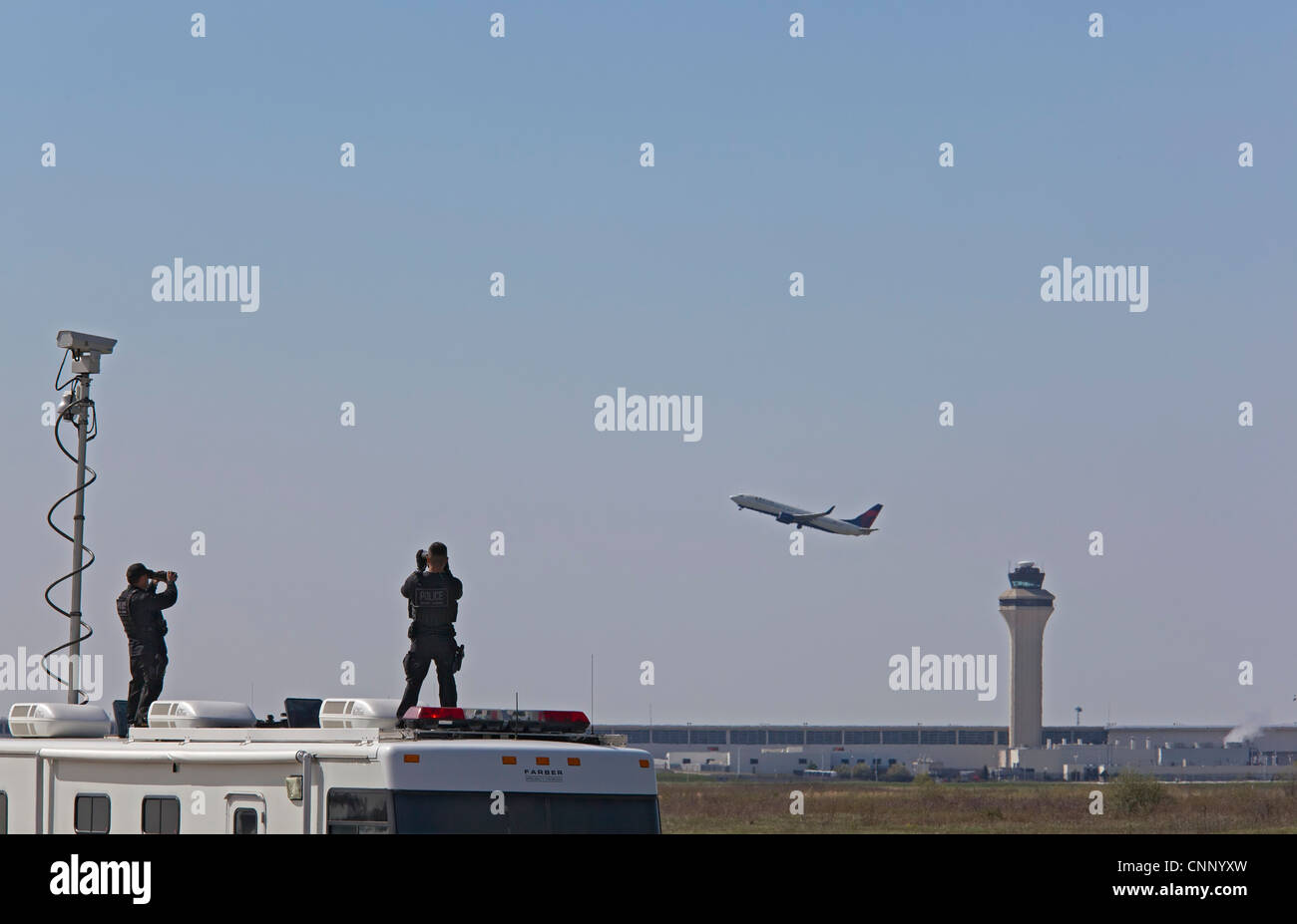 Secret service agents hi-res stock photography and images - Alamy