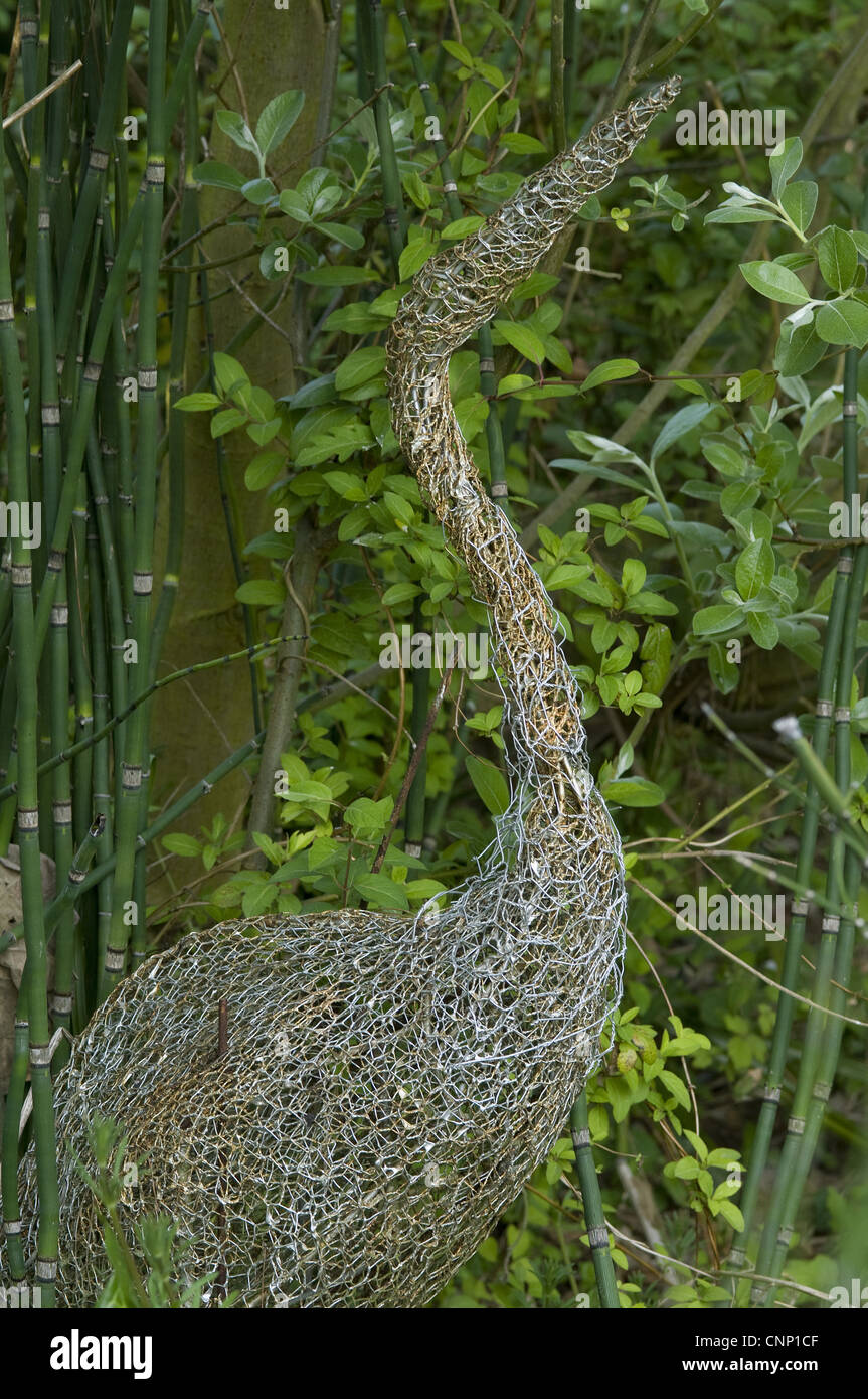 Wire mesh bird sculptures hi-res stock photography and images - Alamy