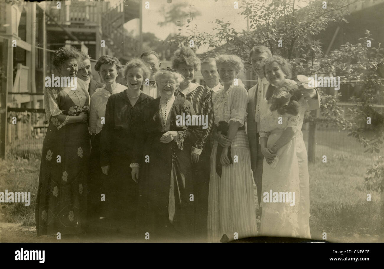 Circa 1900 photograph, late Victorian-era extended family posing Stock ...