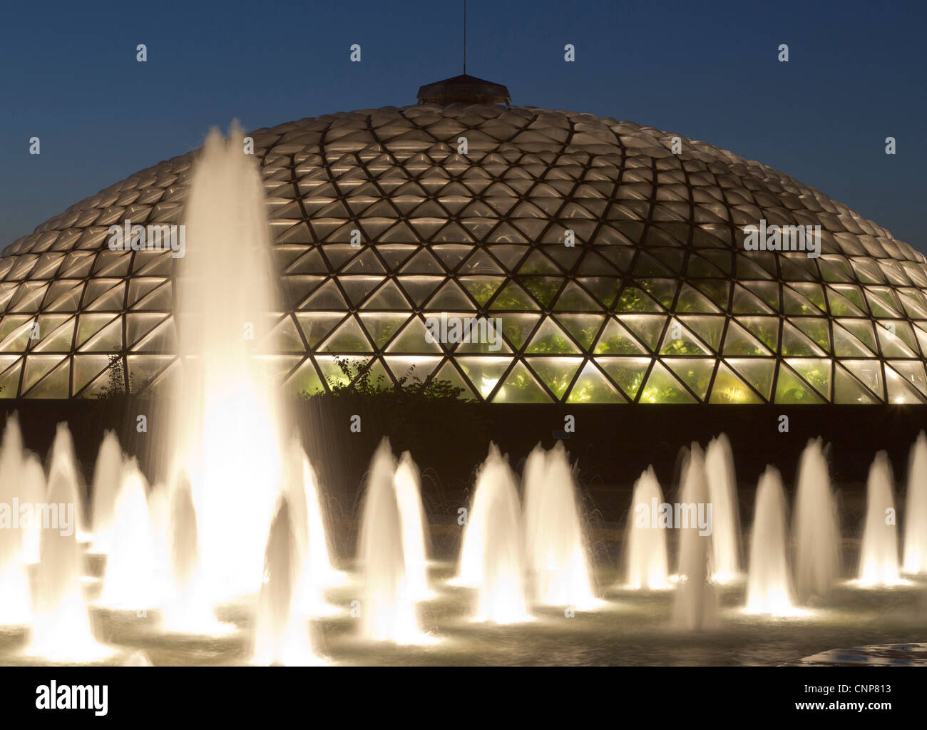Bloedel conservatory fountain hi-res stock photography and images - Alamy