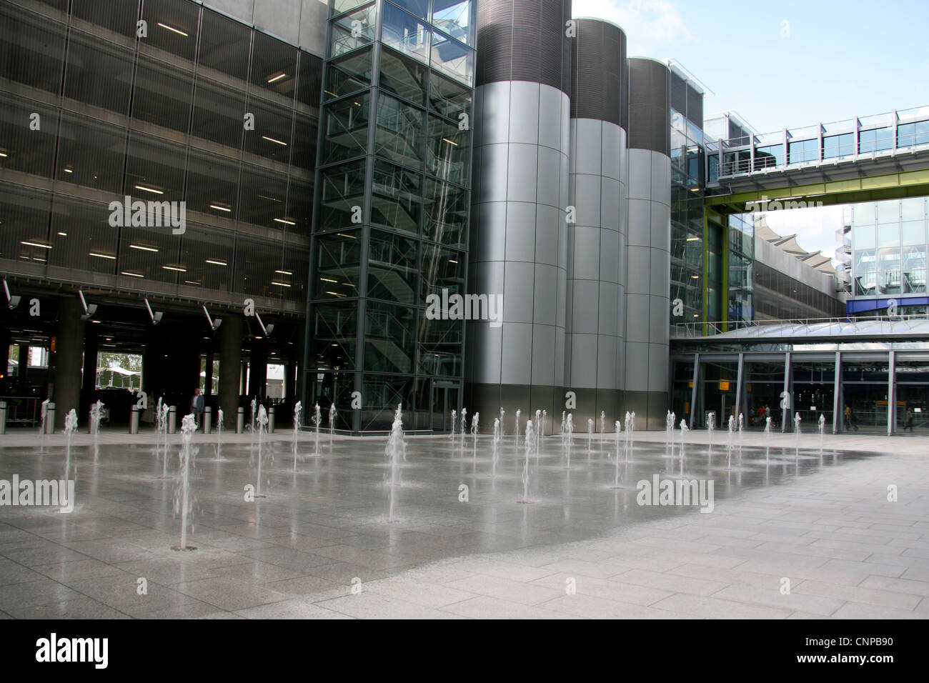 Heathrow airport terminal 5 hi-res stock photography and images - Alamy