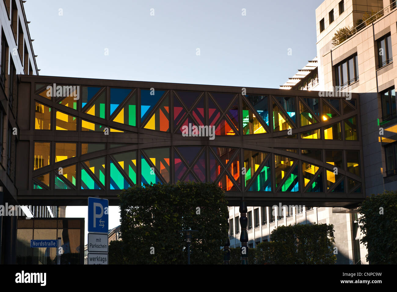 Pedestrian bridge between buildings hi-res stock photography and images ...