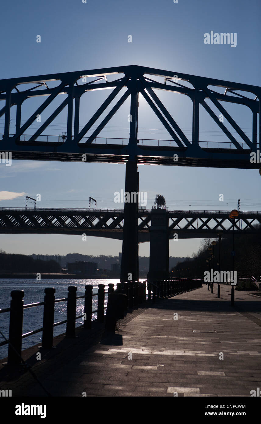Silhouette of tyne bridges hi-res stock photography and images - Alamy
