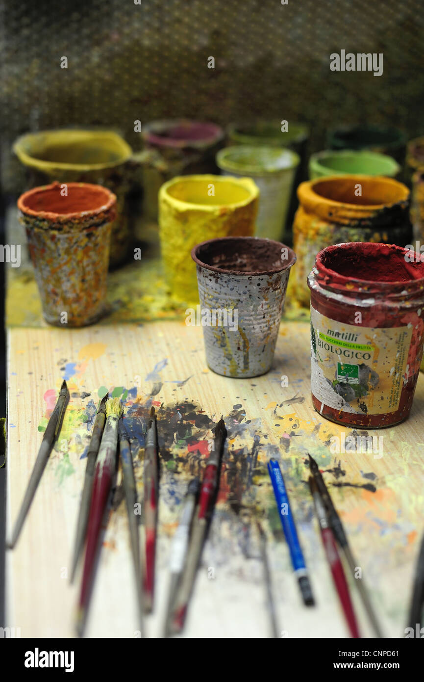 The painter's tools, colors and brushes, in a workshop Stock Photo - Alamy