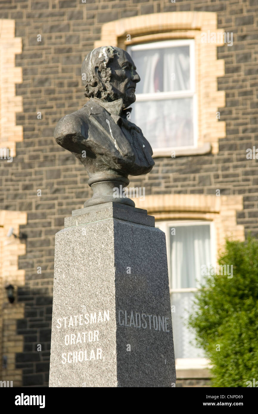 Statue of Gladstone in Penmaenmawr in North Wales Stock Photo - Alamy