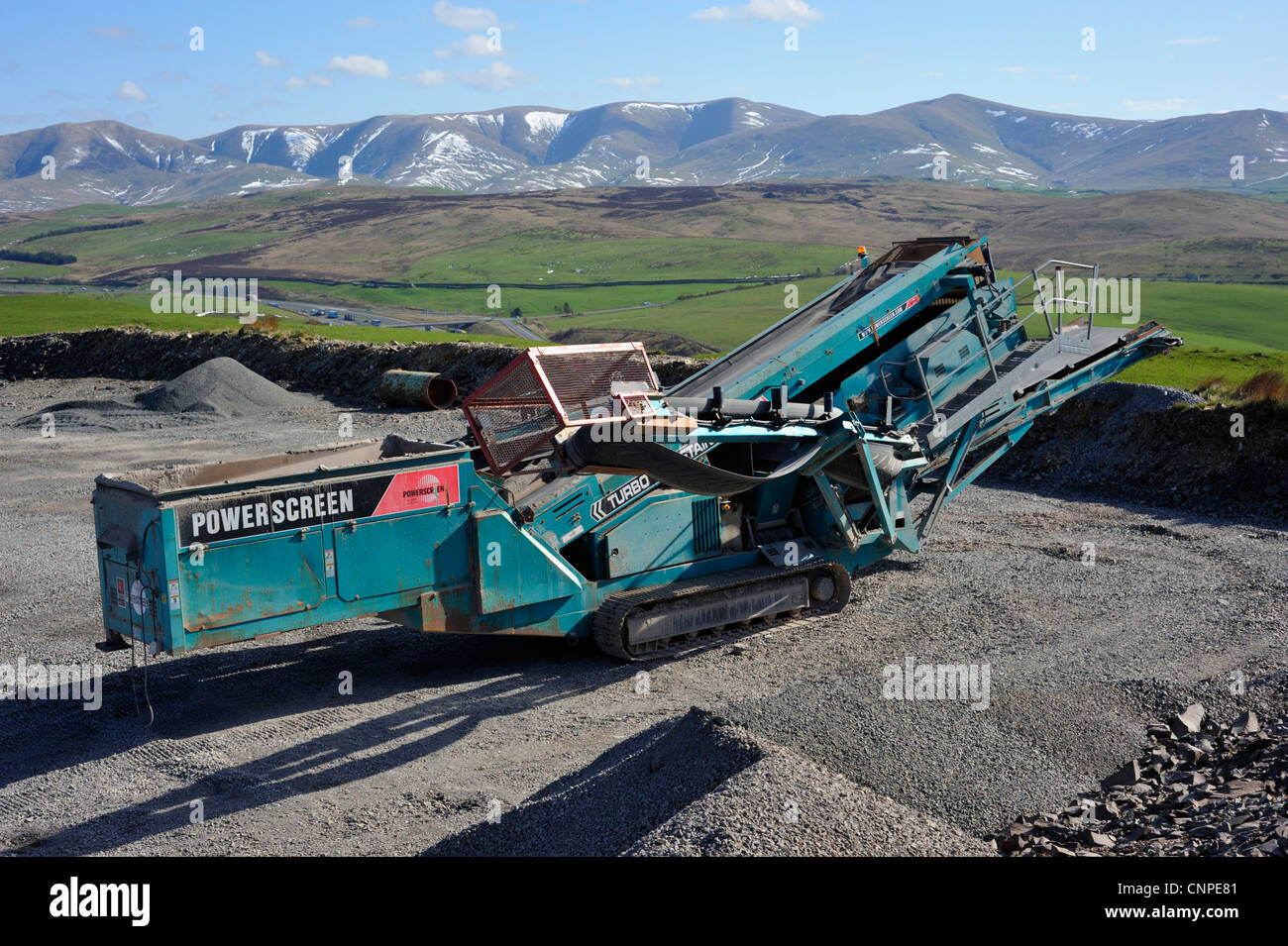 Powerscreen Turbo Chieftain 1400 mobile inclined screen at Roan Edge ...