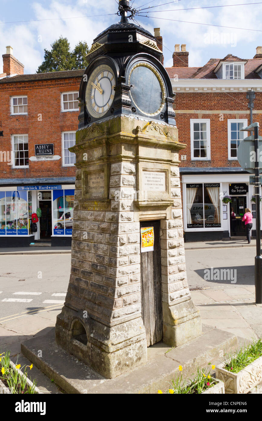Town centre clock hi-res stock photography and images - Alamy