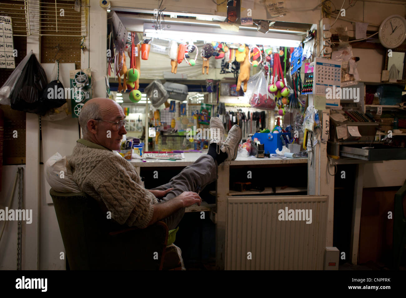 Pet shop employee hi-res stock photography and images - Alamy