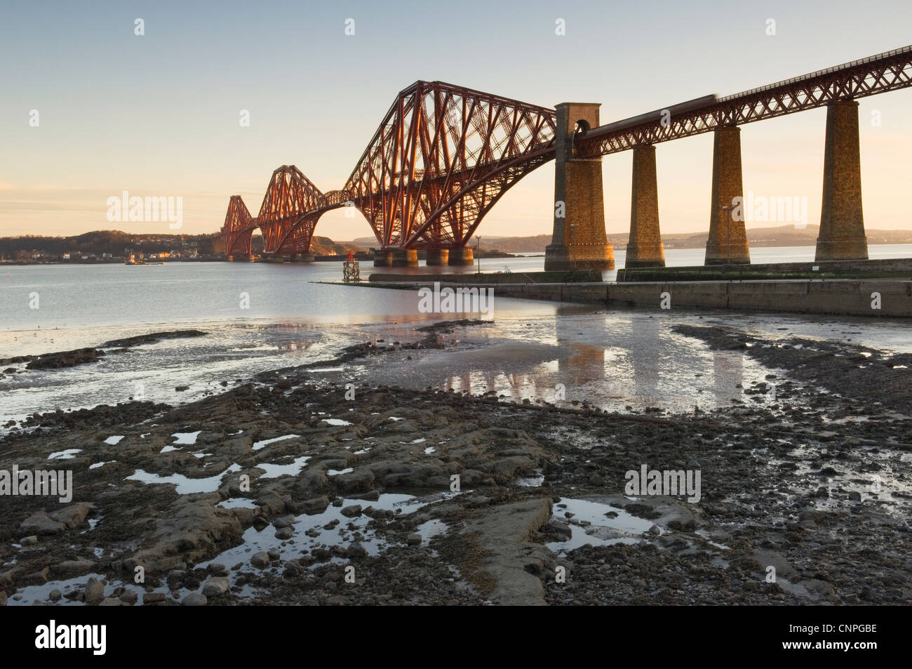 Forth railway bridge across the firth of forth hi-res stock photography ...