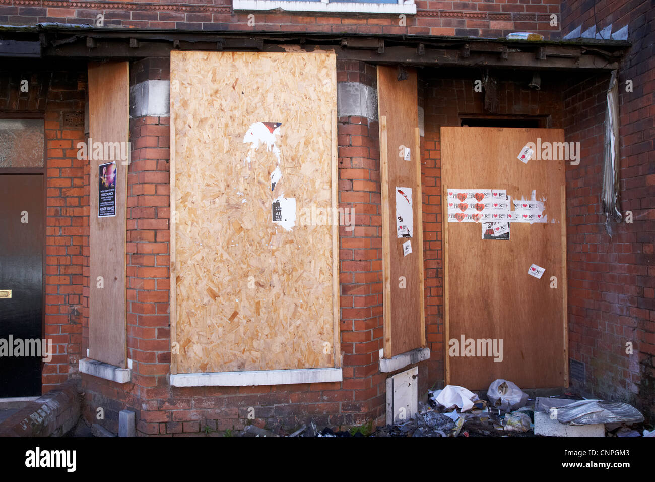House boarded up windows hi-res stock photography and images - Alamy