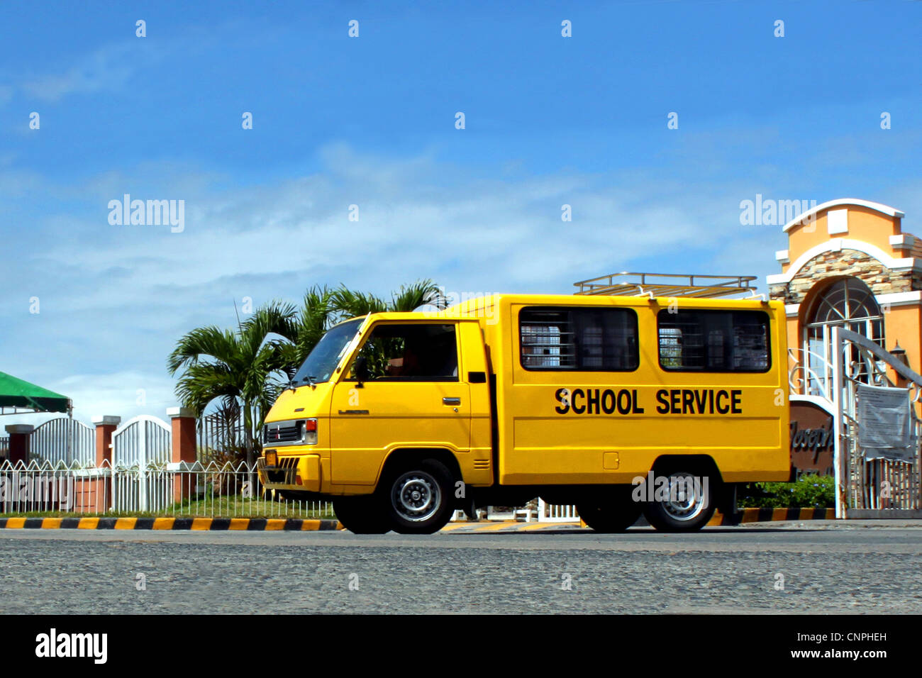 School pick up sign hi-res stock photography and images - Alamy