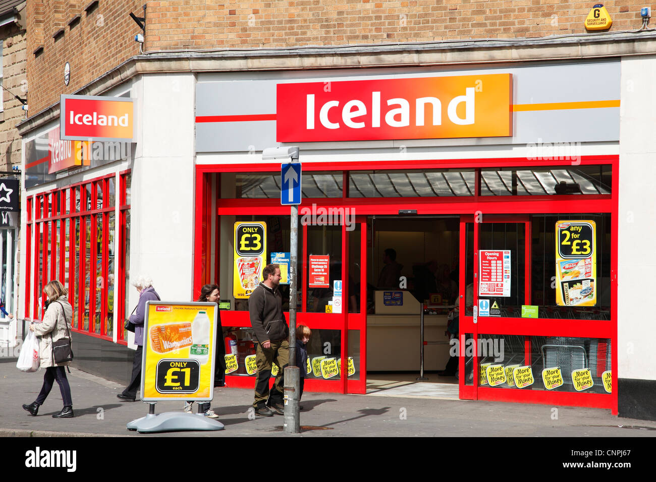 Iceland food retailer exterior shop hi-res stock photography and images ...